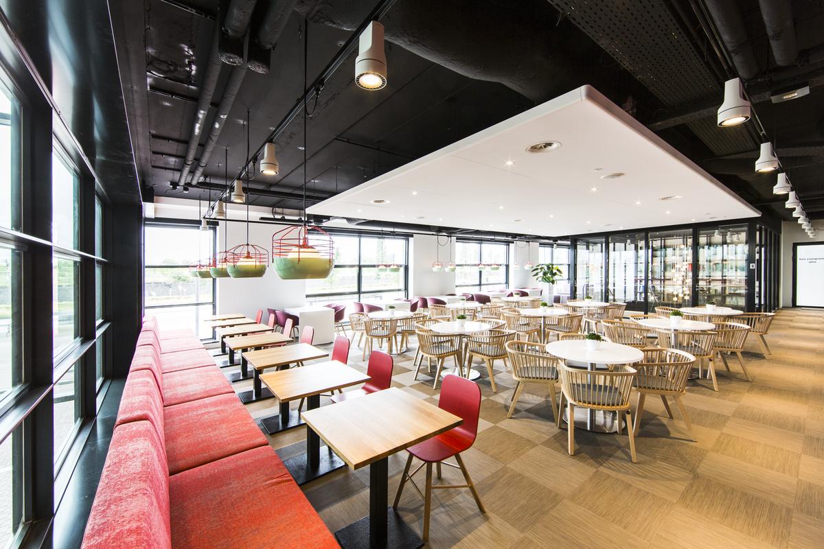 Ecophon Focus™ Edge 500 |Akustyczne wolnowiszące rozwiązanie